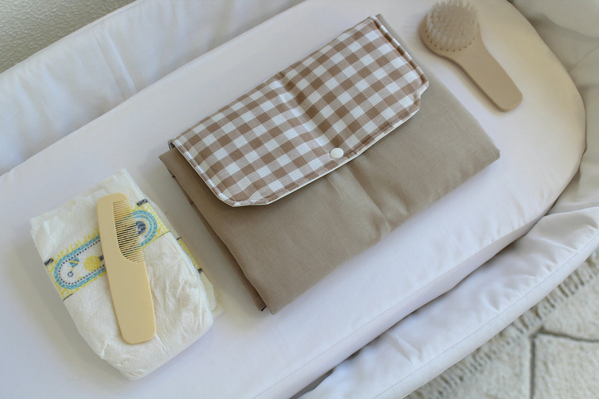 Muda Fraldas Portátil Simples | Vichy Bege – Baby Tower